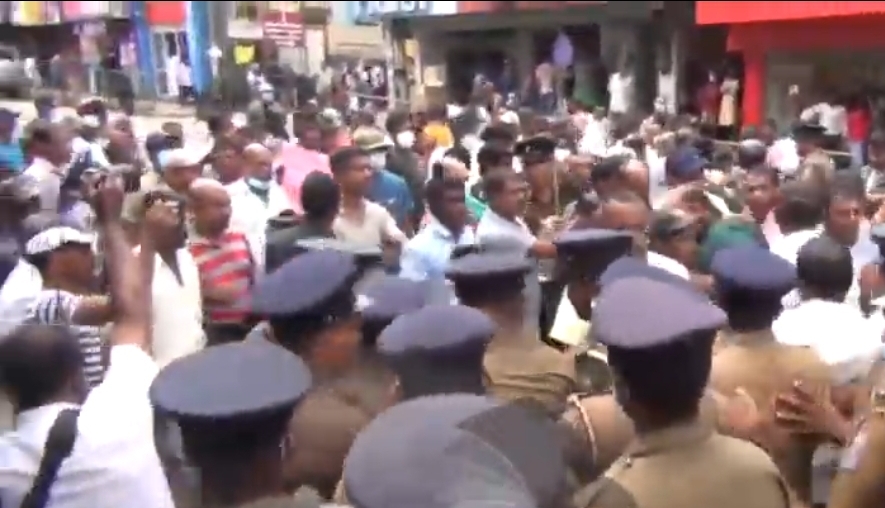 Several arrested after protest against Mahinda near SLPP rally - ADAVII